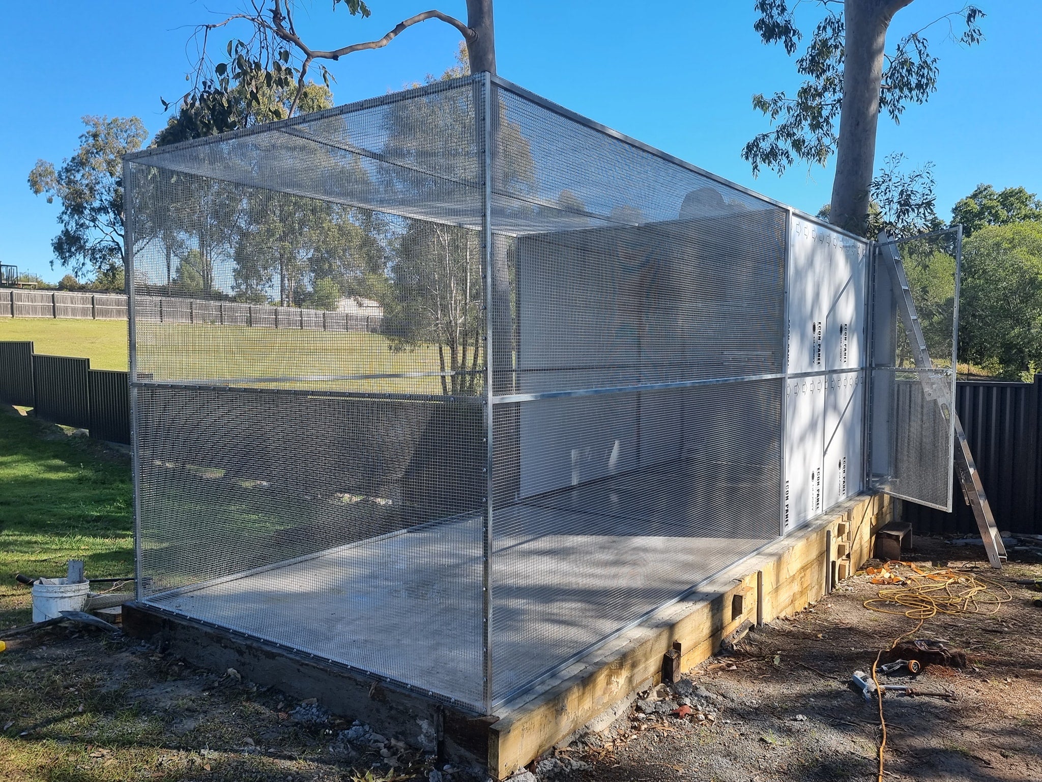 Aviary "The Larry " (2400 x 2400 x 6000) – Exotic Aviaries